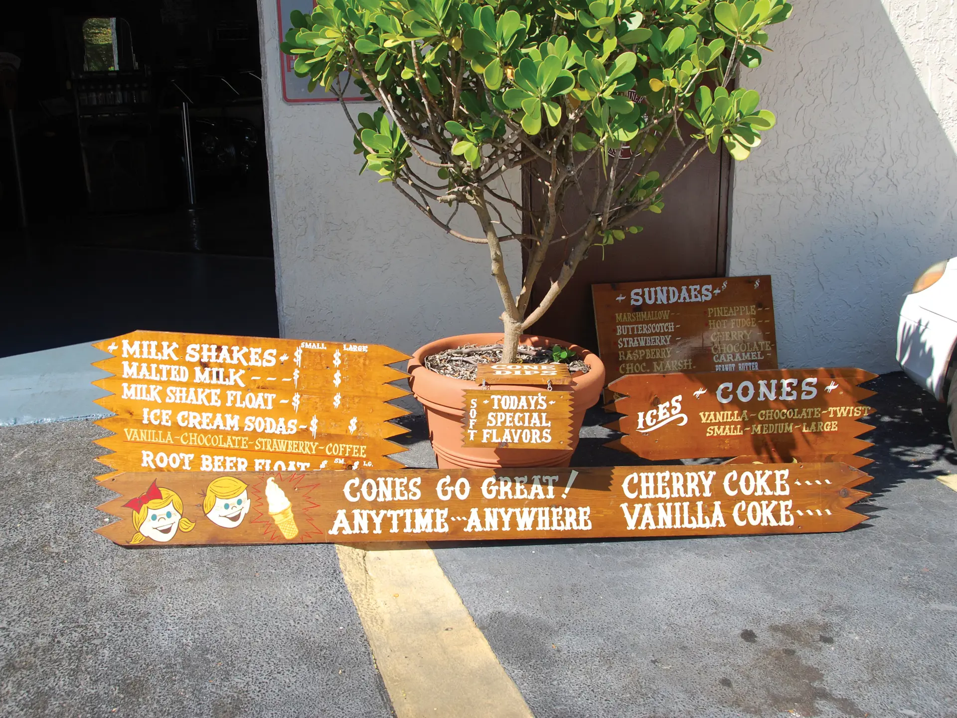 Ice Cream Store Signs | Fort Lauderdale 2015 | RM Sotheby's