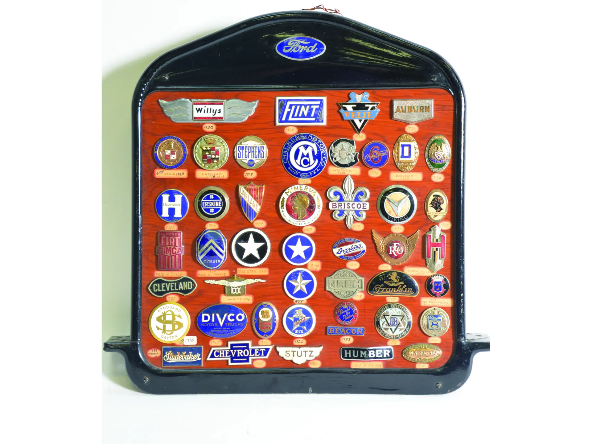 A pre-World War II automobile badge collection. | Auburn Fall 2016 | RM ...