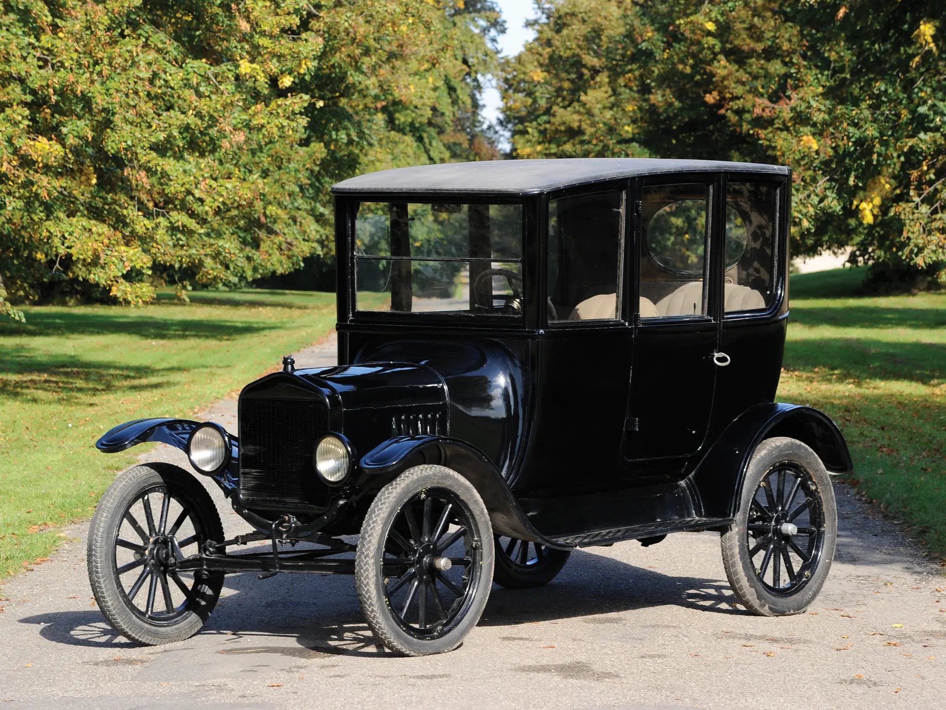 1923 Ford Model T Centre-Door Sedan | Aalholm Automobile Collection ...