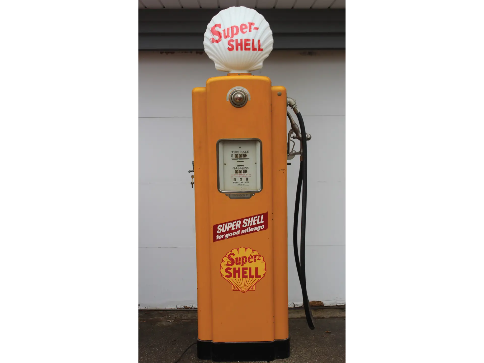 Super-Shell Wayne 70 Gas Pump | Auburn Spring 2018 | RM Sotheby's