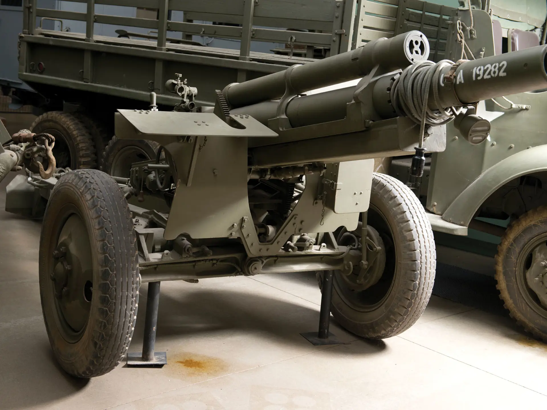 1940-45 US Army Ordnance M2A1 105-mm Howitzer and Carriage ...