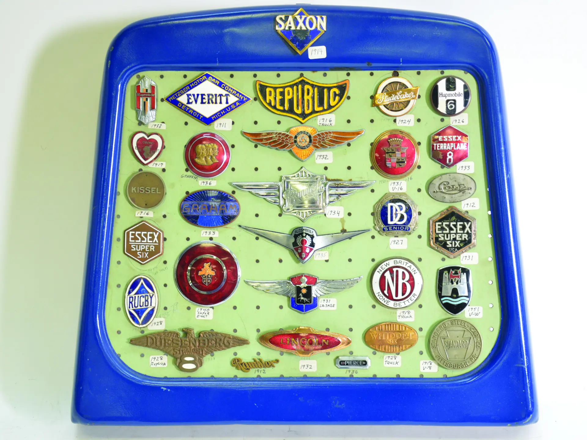 A collection of various automobile badges. | Auburn Fall 2016 | RM ...