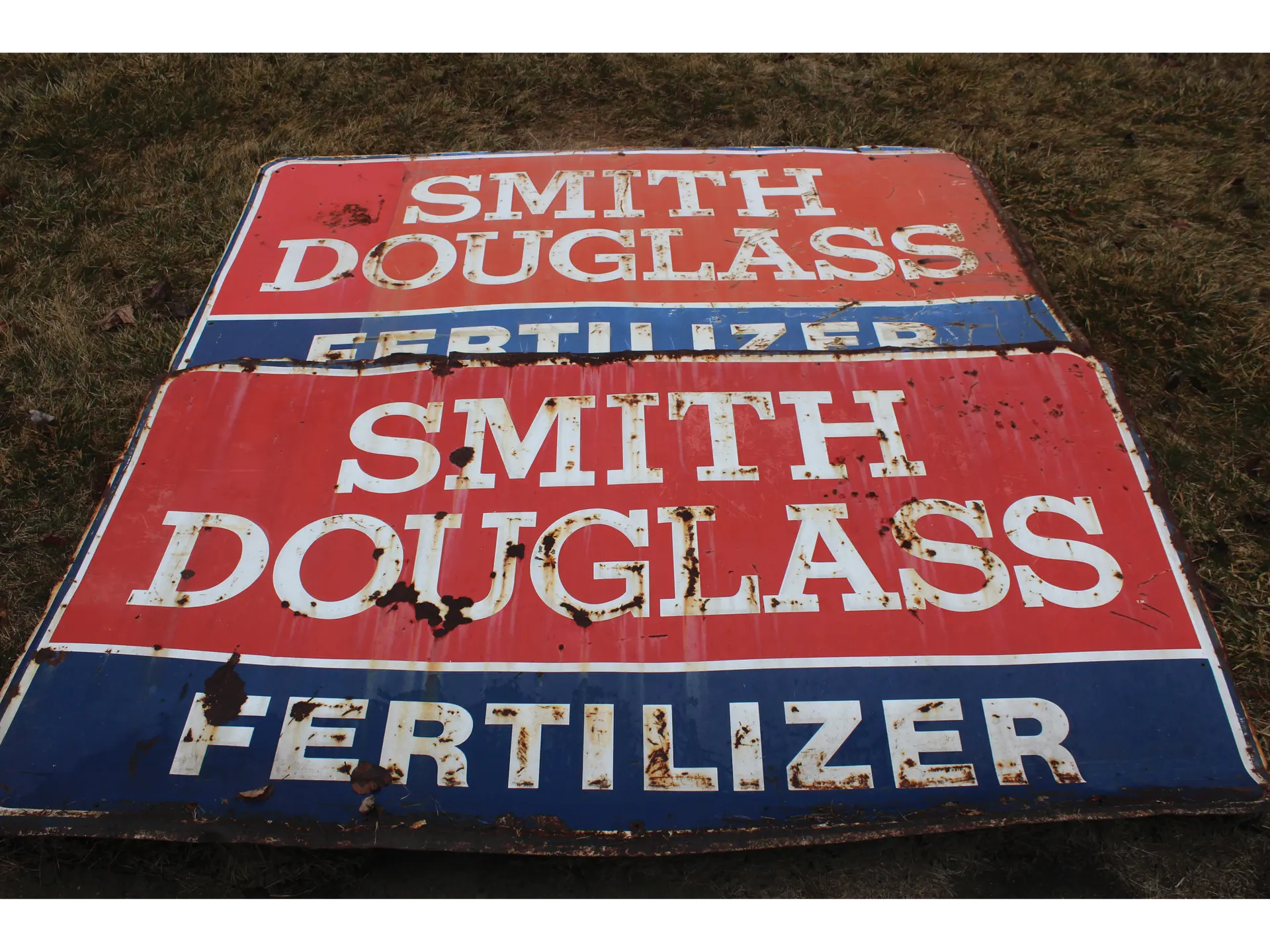 Smith Douglas Fertilizer Tin Signs | Auburn Spring 2018 | RM Sotheby's