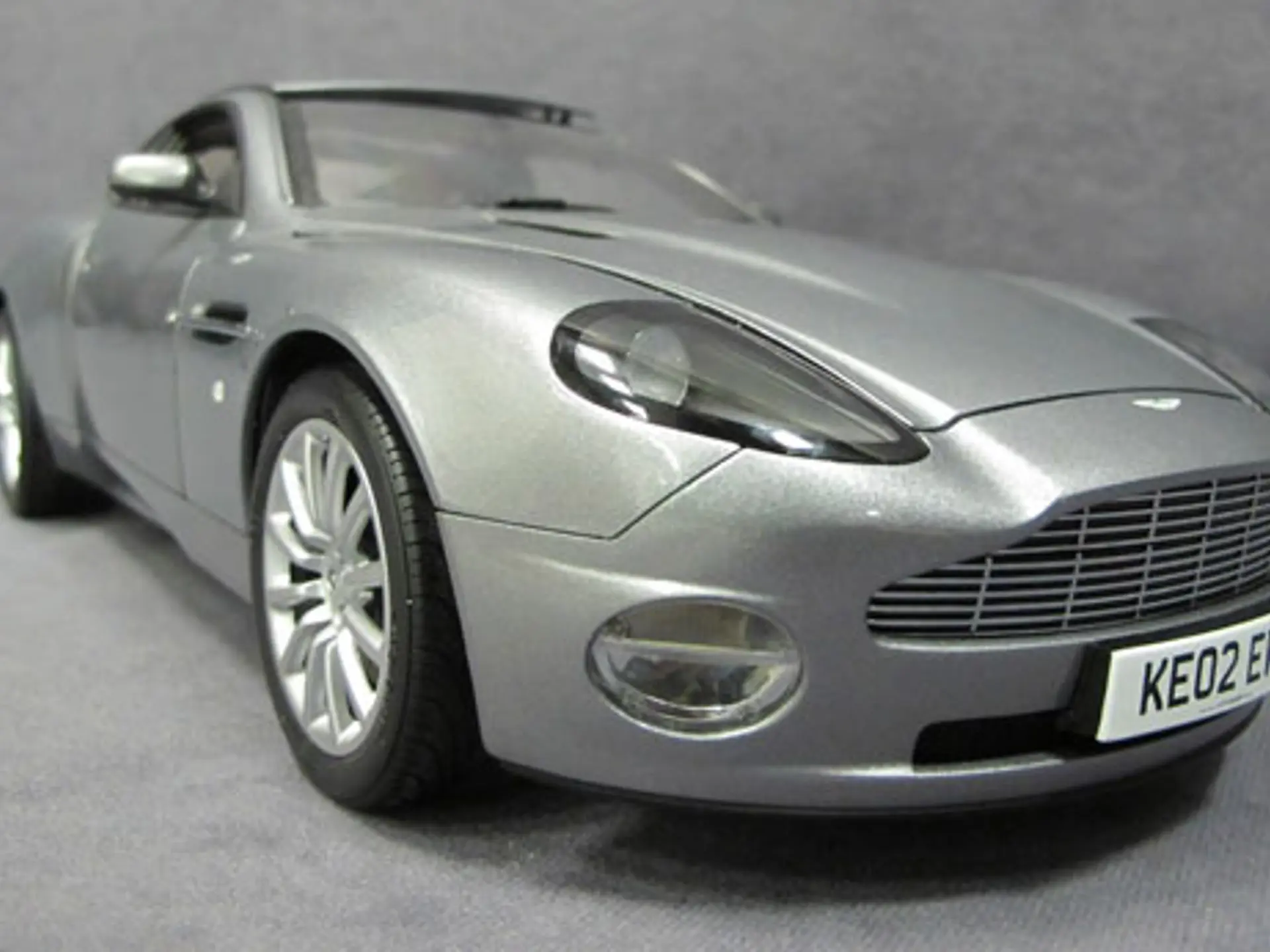1/8 Scale KYOSHO Aston Martin V12 Vanquish | Auburn Spring 2012 | RM ...