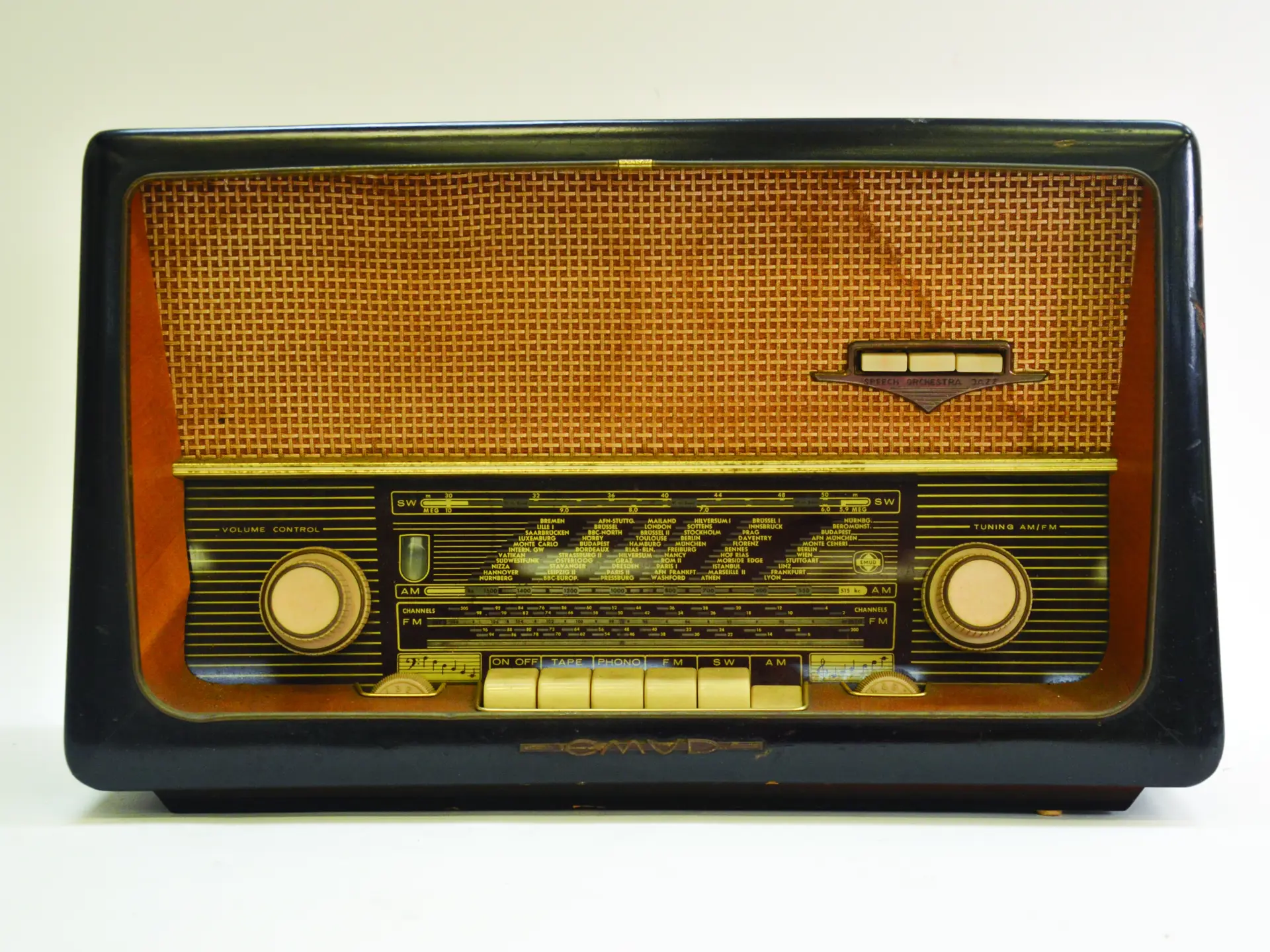 An antique record senior model 60 radio. | Auburn Fall 2016 | RM Sotheby's