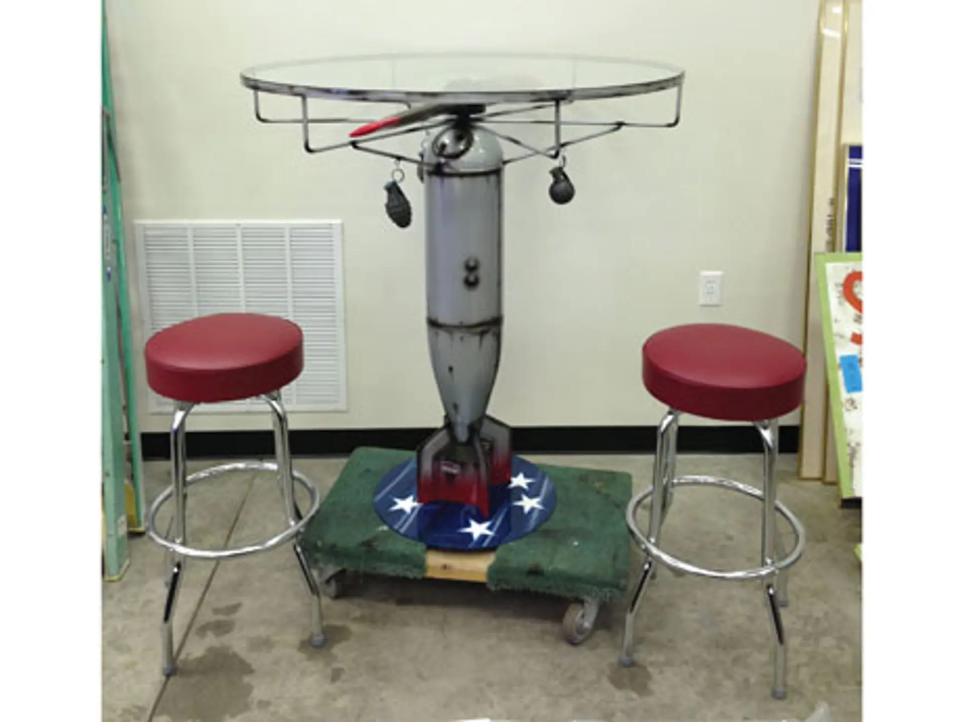 Bomb table with stools | Auburn Spring 2013 | RM Sotheby's