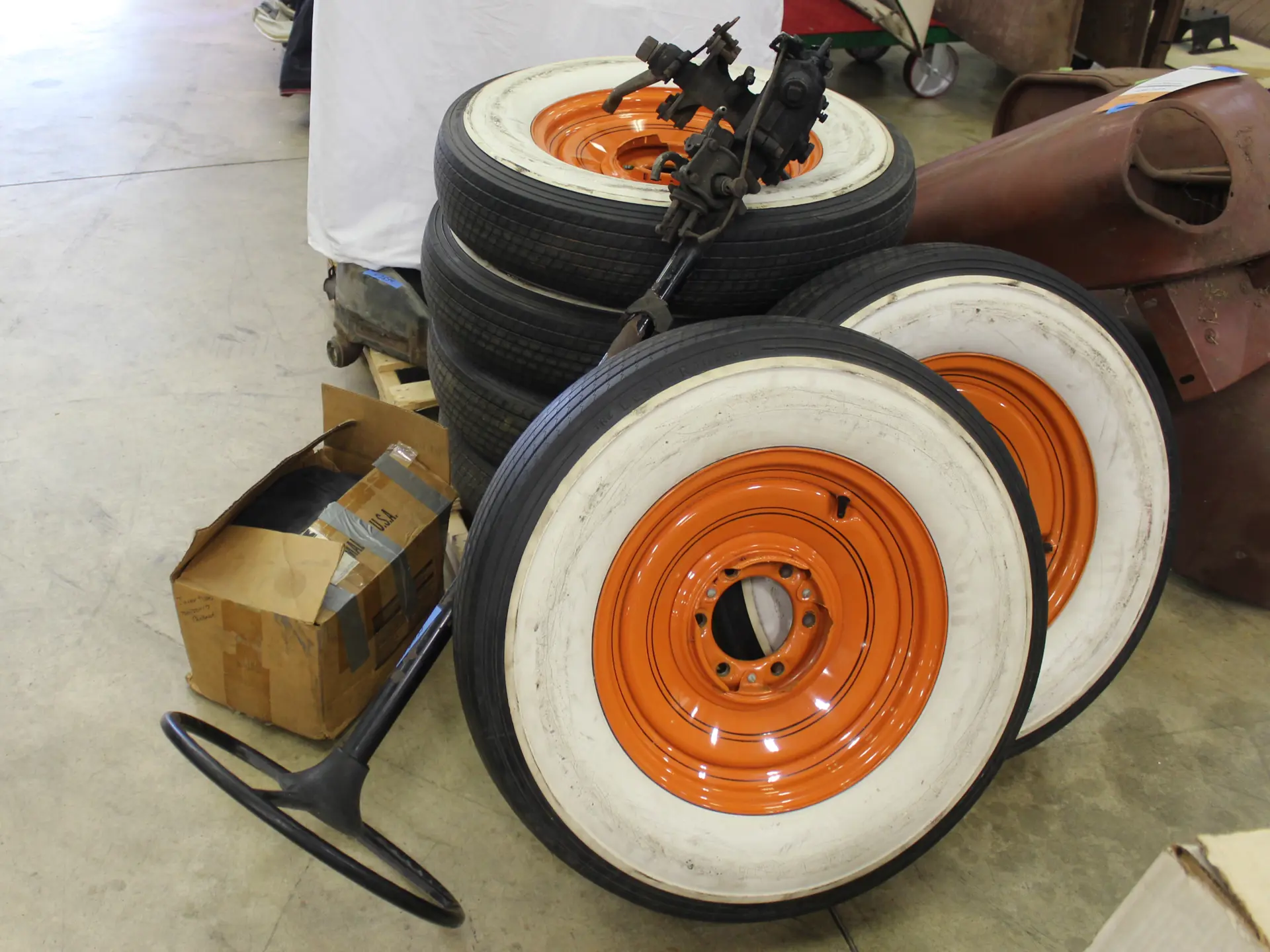 Packard Light Eight Wheels and Steering Wheel | Auburn Fall 2021 | RM ...