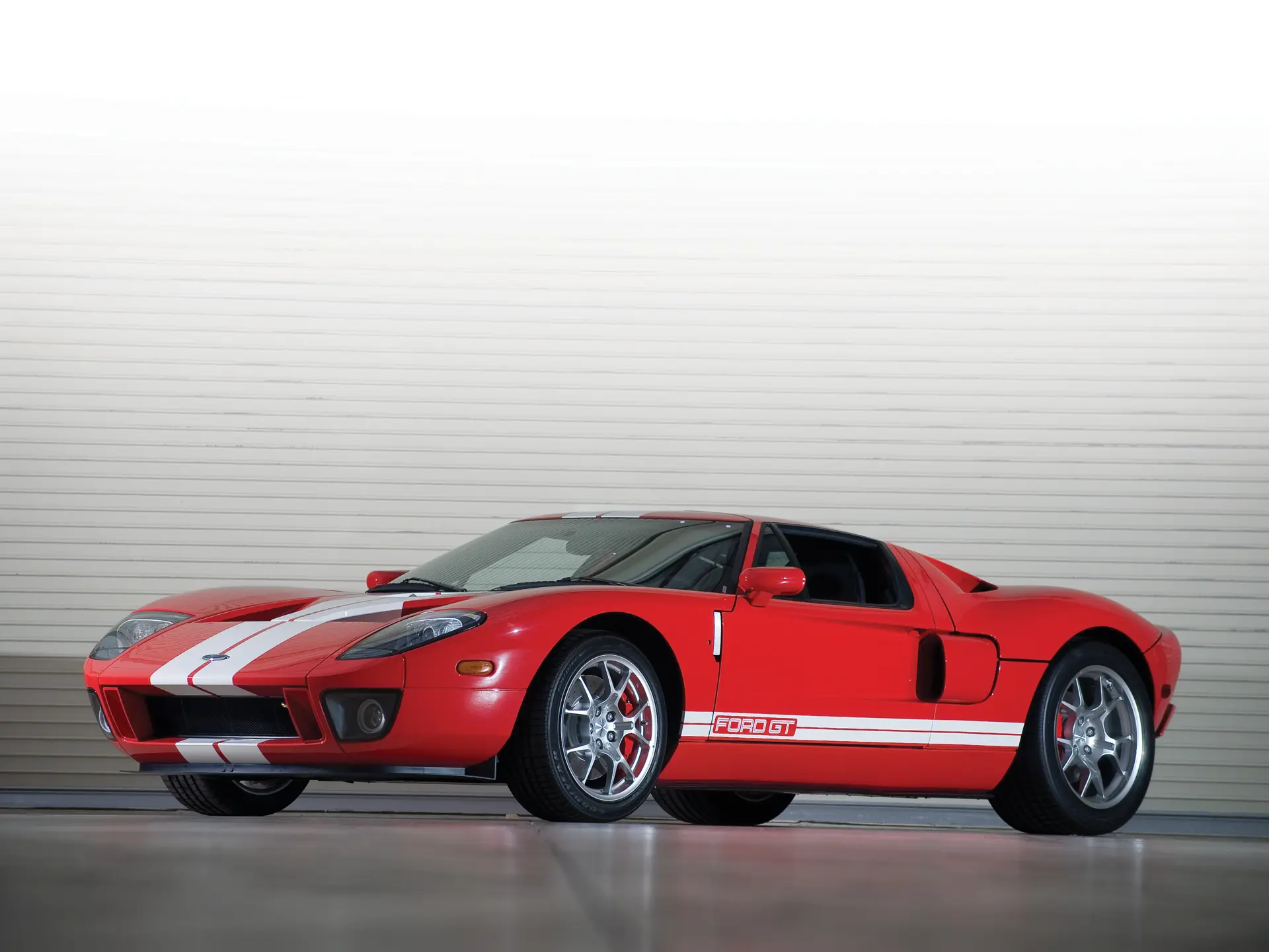 2005 Ford GT | Classic Muscle & Modern Performance | RM Sotheby's