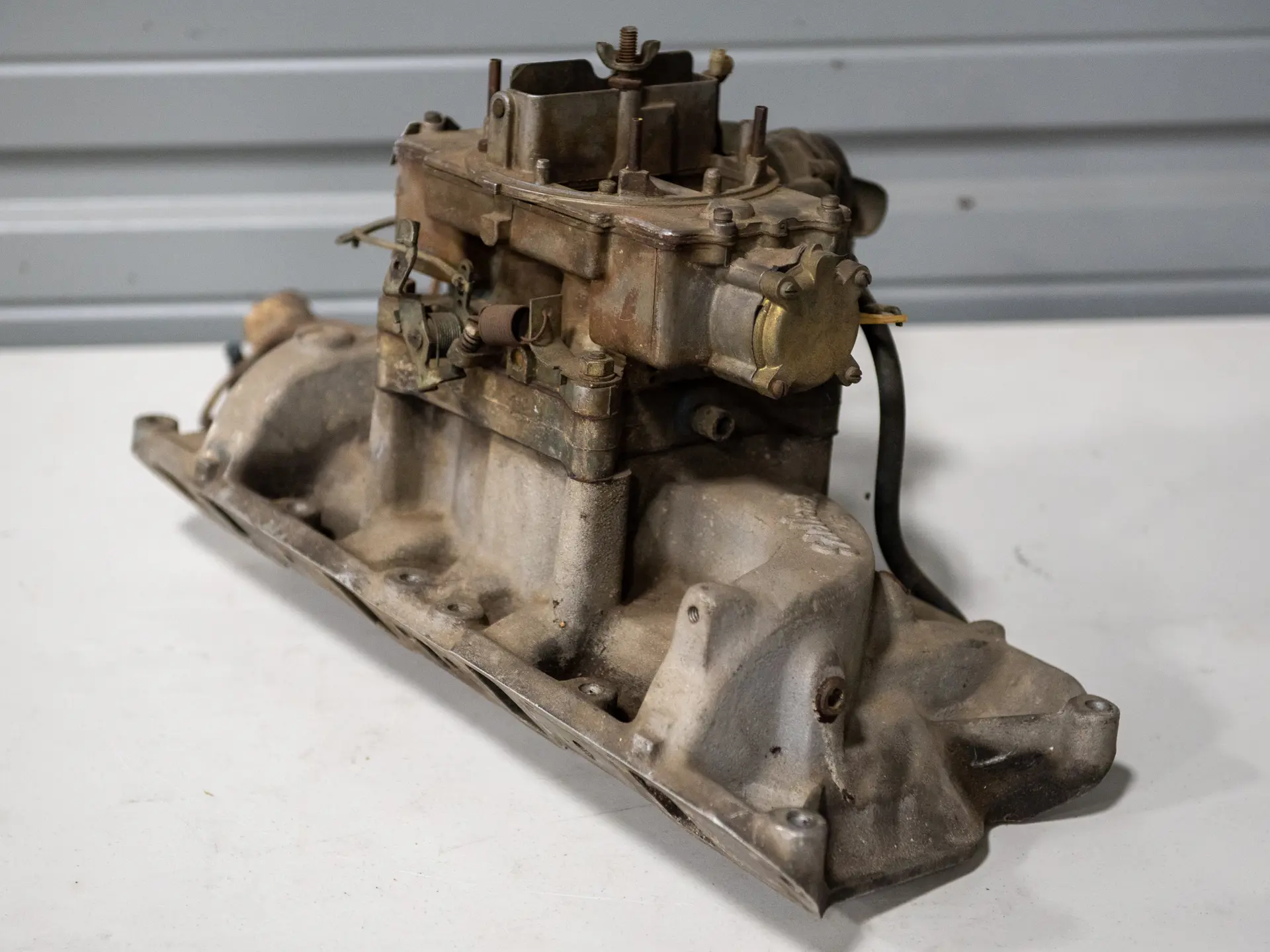 Edelbrock F4B Intake Manifold with Ford Four-Barrel Carburetor | Auburn ...