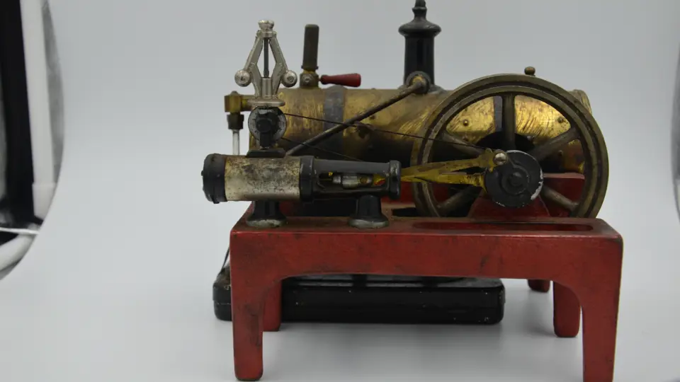 A small steam engine model | Auburn Spring 2016 | RM Sotheby's