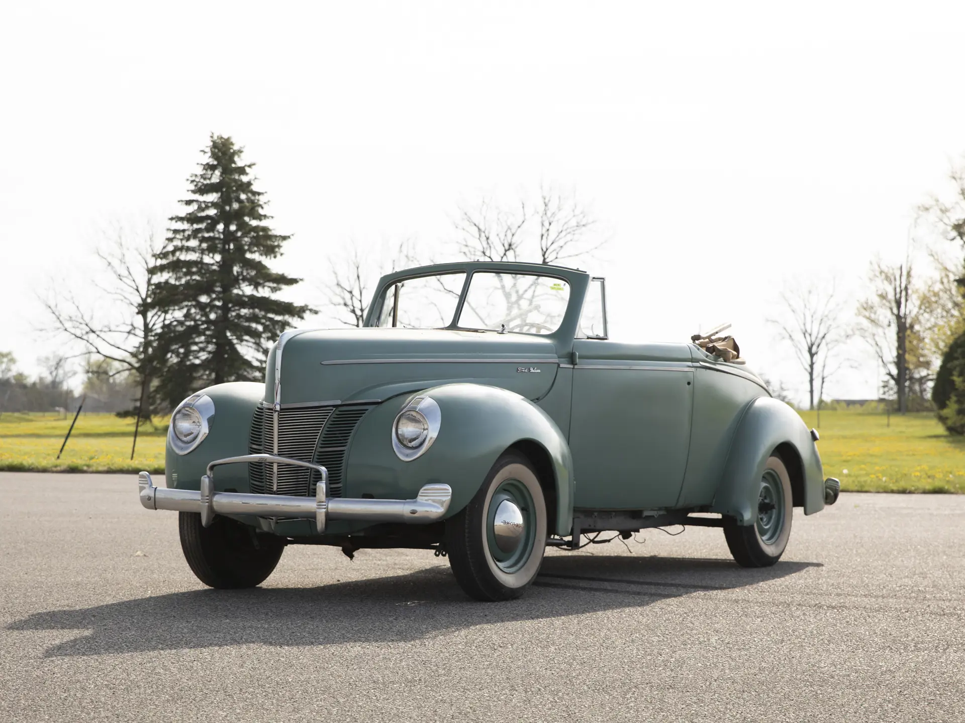 1940 Ford DeLuxe Convertible Club Coupe Custom | Auburn Fall 2021 | RM ...