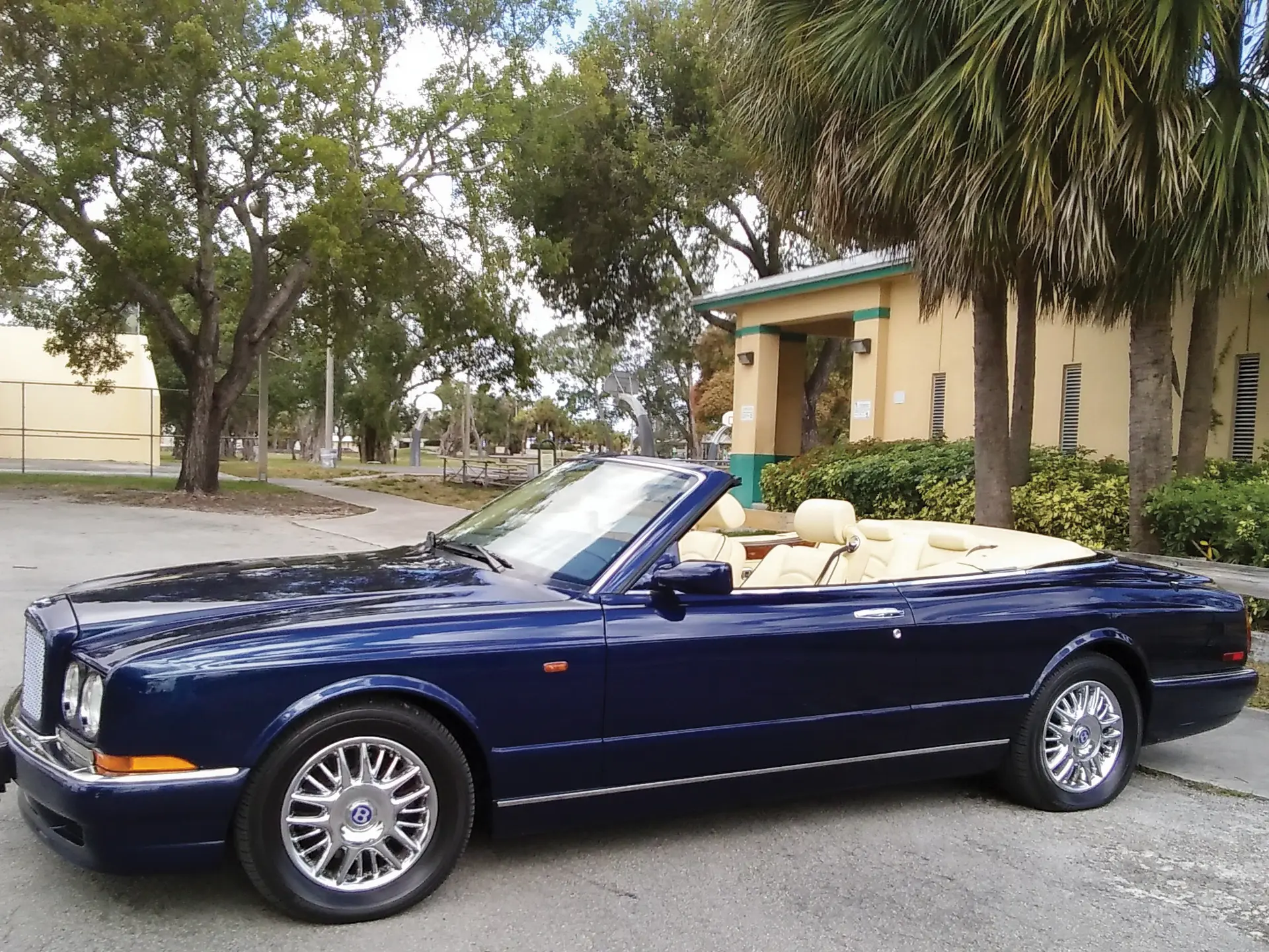 2000 Bentley Azure | Fort Lauderdale 2018 | RM Sotheby's