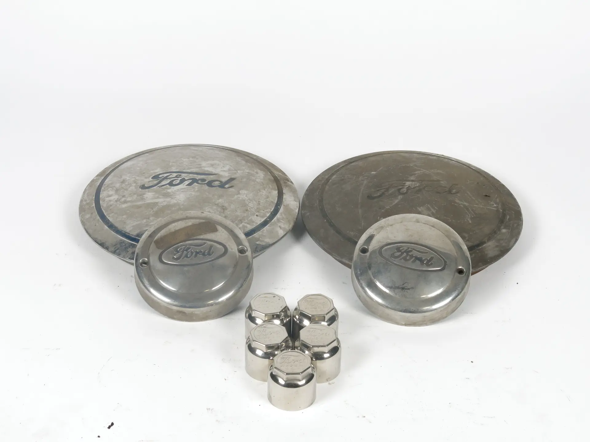 Model "T" Ford hubcaps (5) and 1930's ford truck hubcaps | Auburn ...