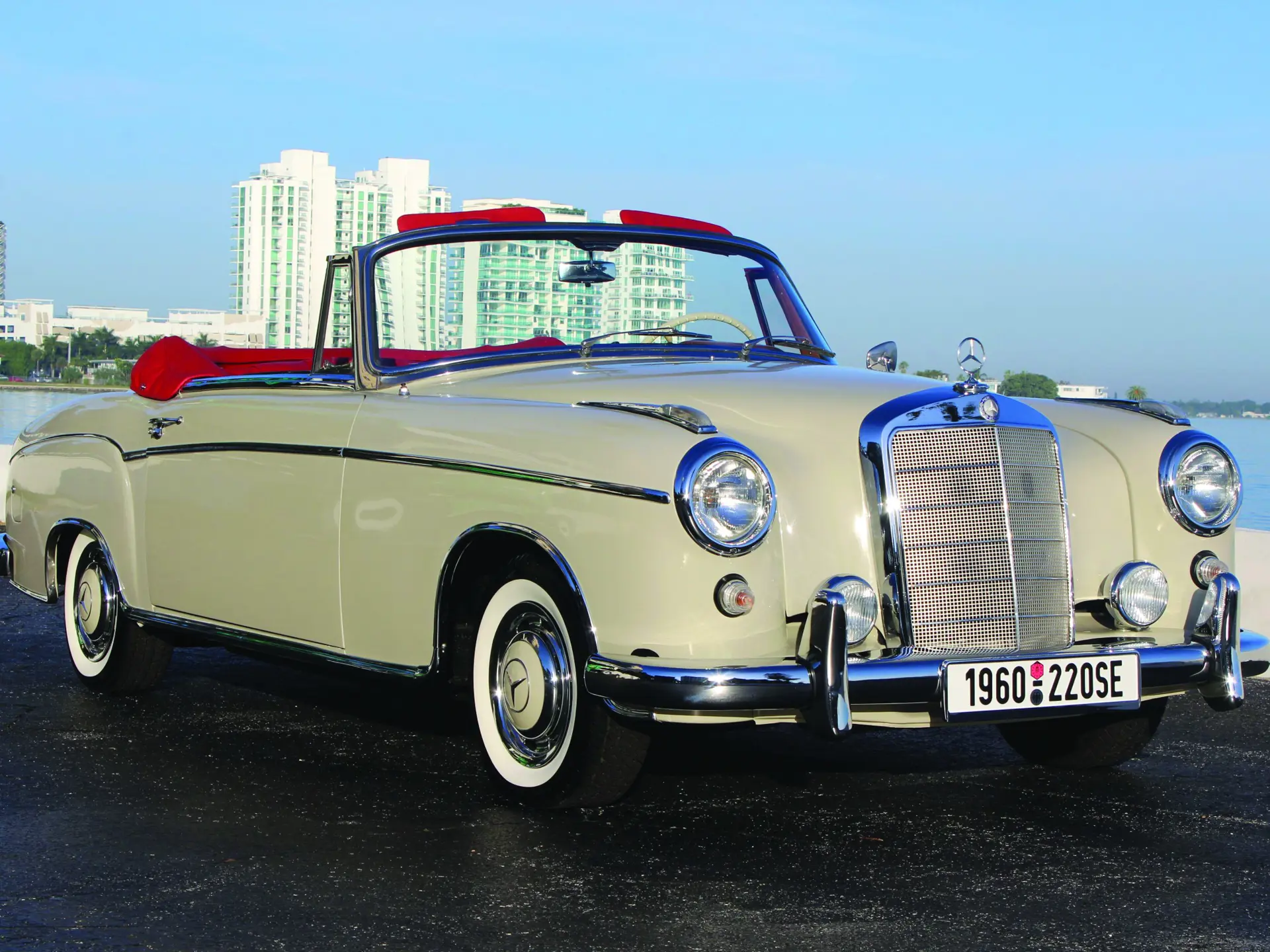 1960 Mercedes-Benz 220SE | Fort Lauderdale 2017 | RM Sotheby's