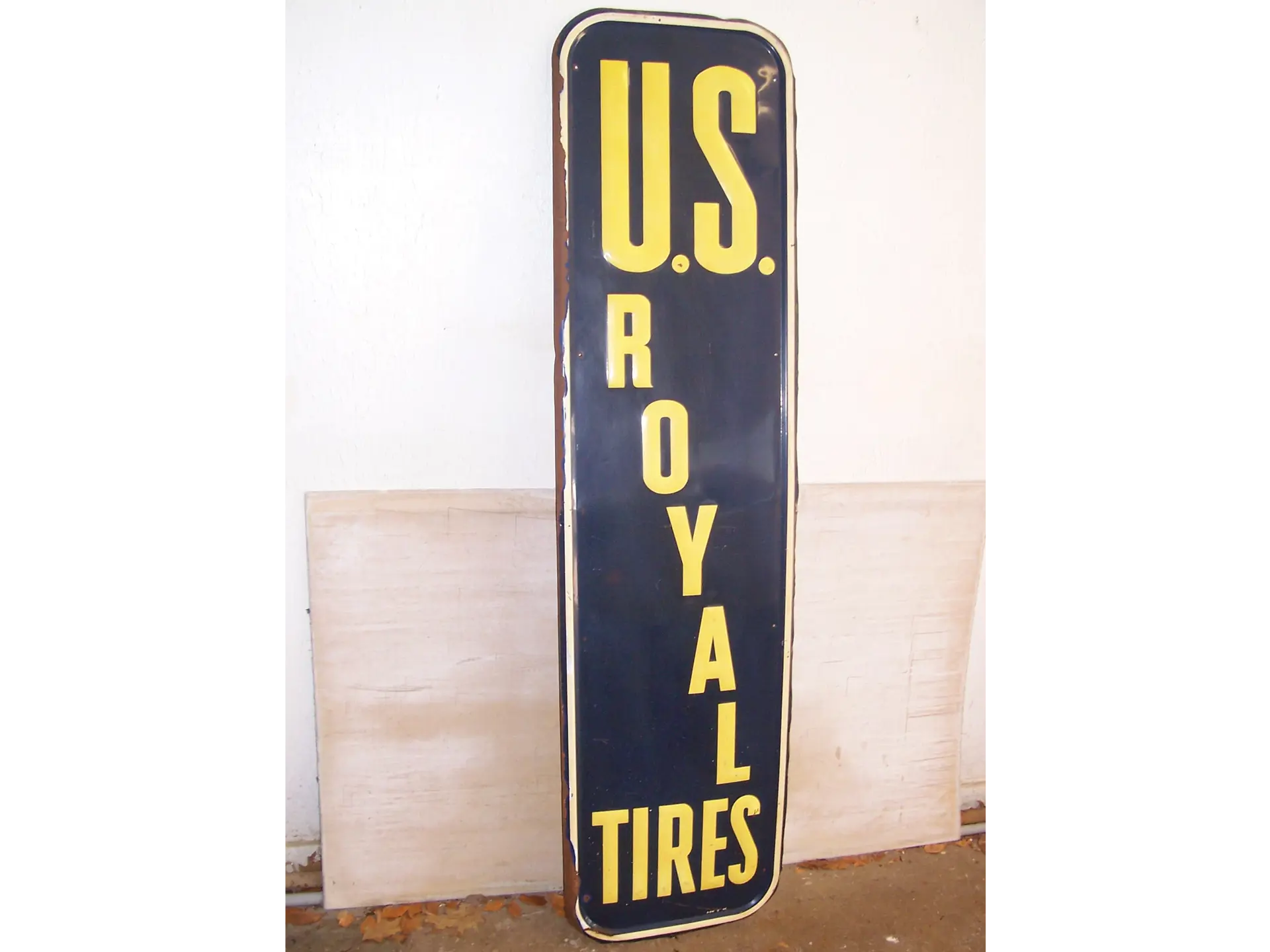 U.S. Royal Tires Vertical Sign | Auburn Fall 2018 | RM Sotheby's
