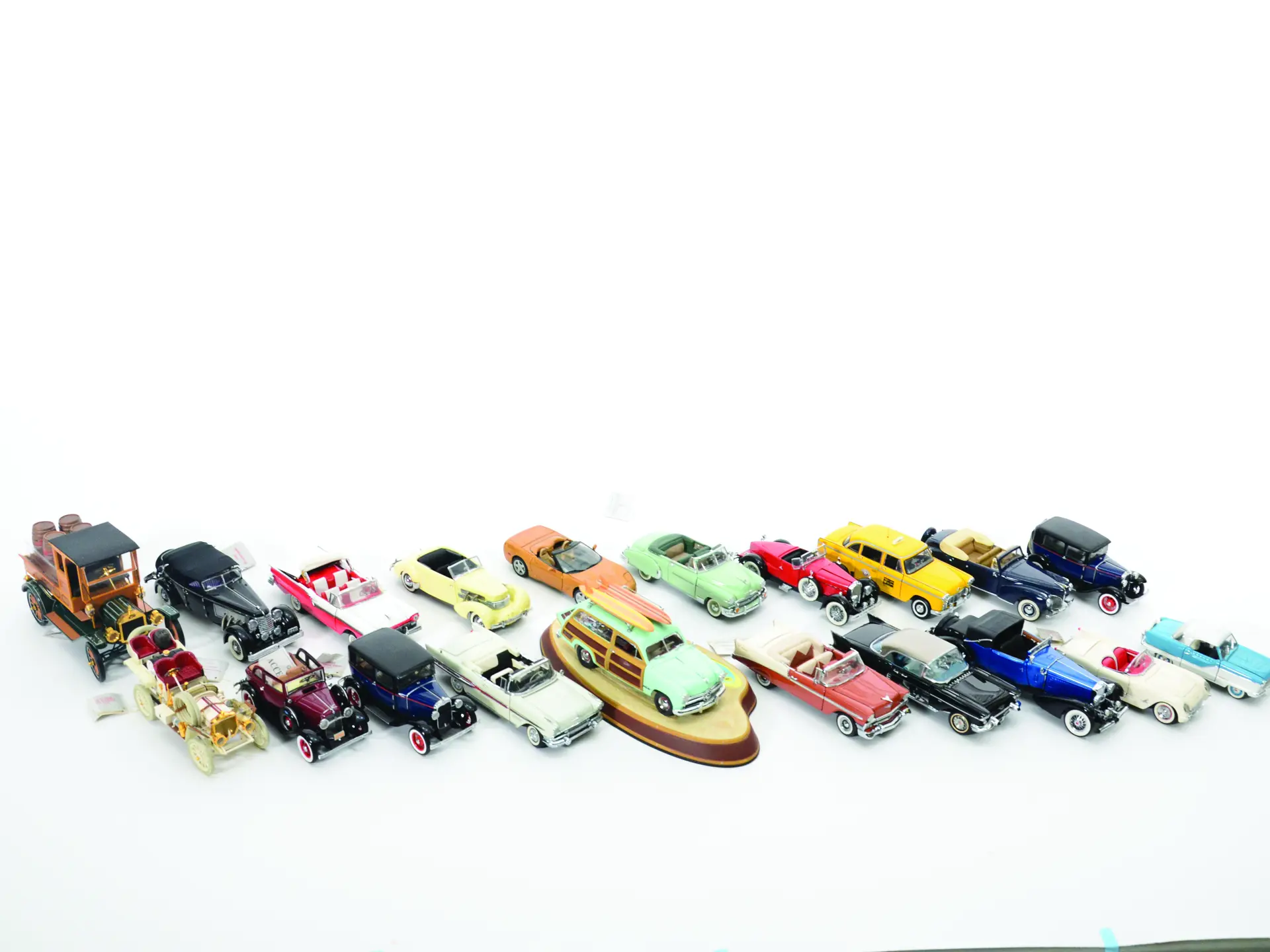 A large grouping of Franklin mint, American marque car models | Auburn ...