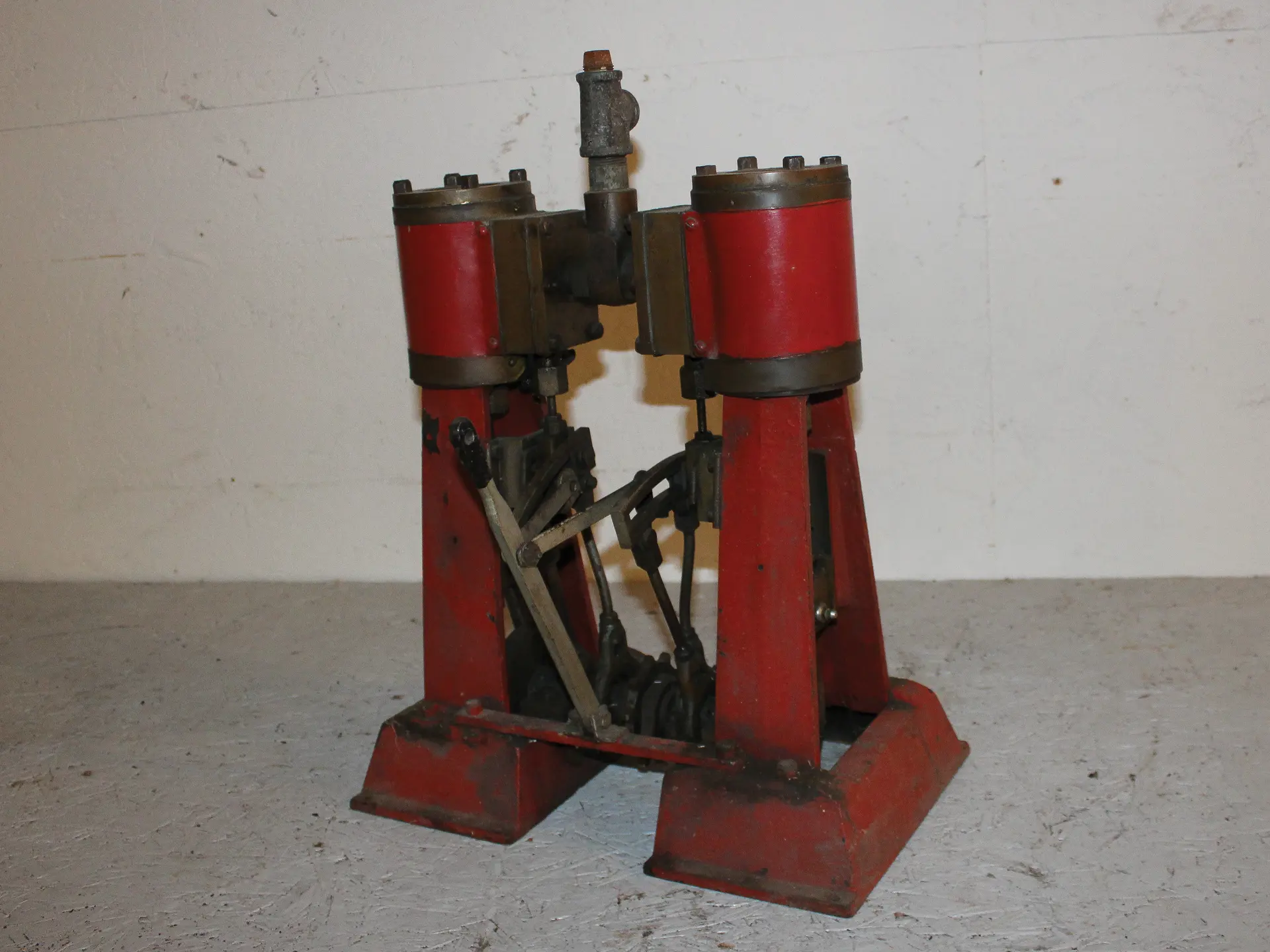 Two-Cylinder Vertical Table-Top Steam Engine | Auburn Spring 2018 | RM ...