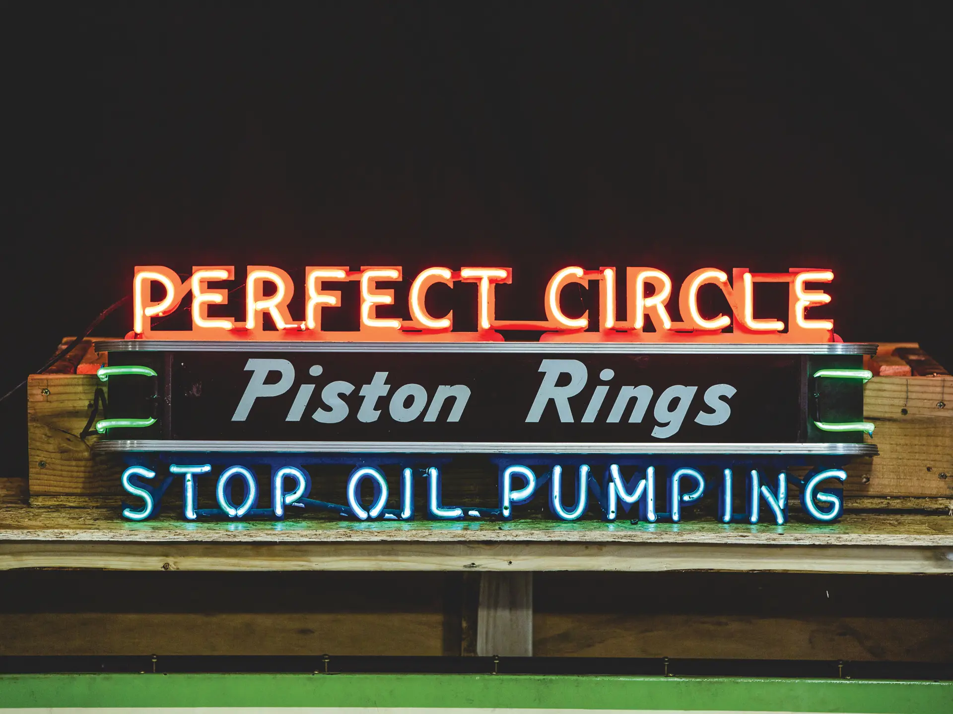 Perfect Circle Piston Rings Neon Sign | Auburn Spring 2019 | RM Sotheby's