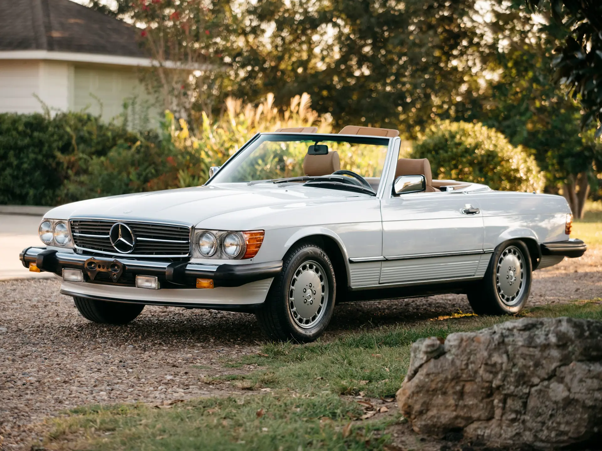 1986 Mercedes-Benz 560 SL | Open Roads, October 2021 | RM Sotheby's