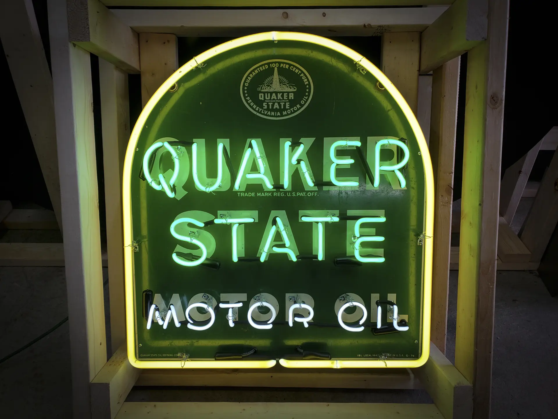 Quaker State Motor Oil Neon Tin Sign | Auburn Fall 2020 | RM Sotheby's