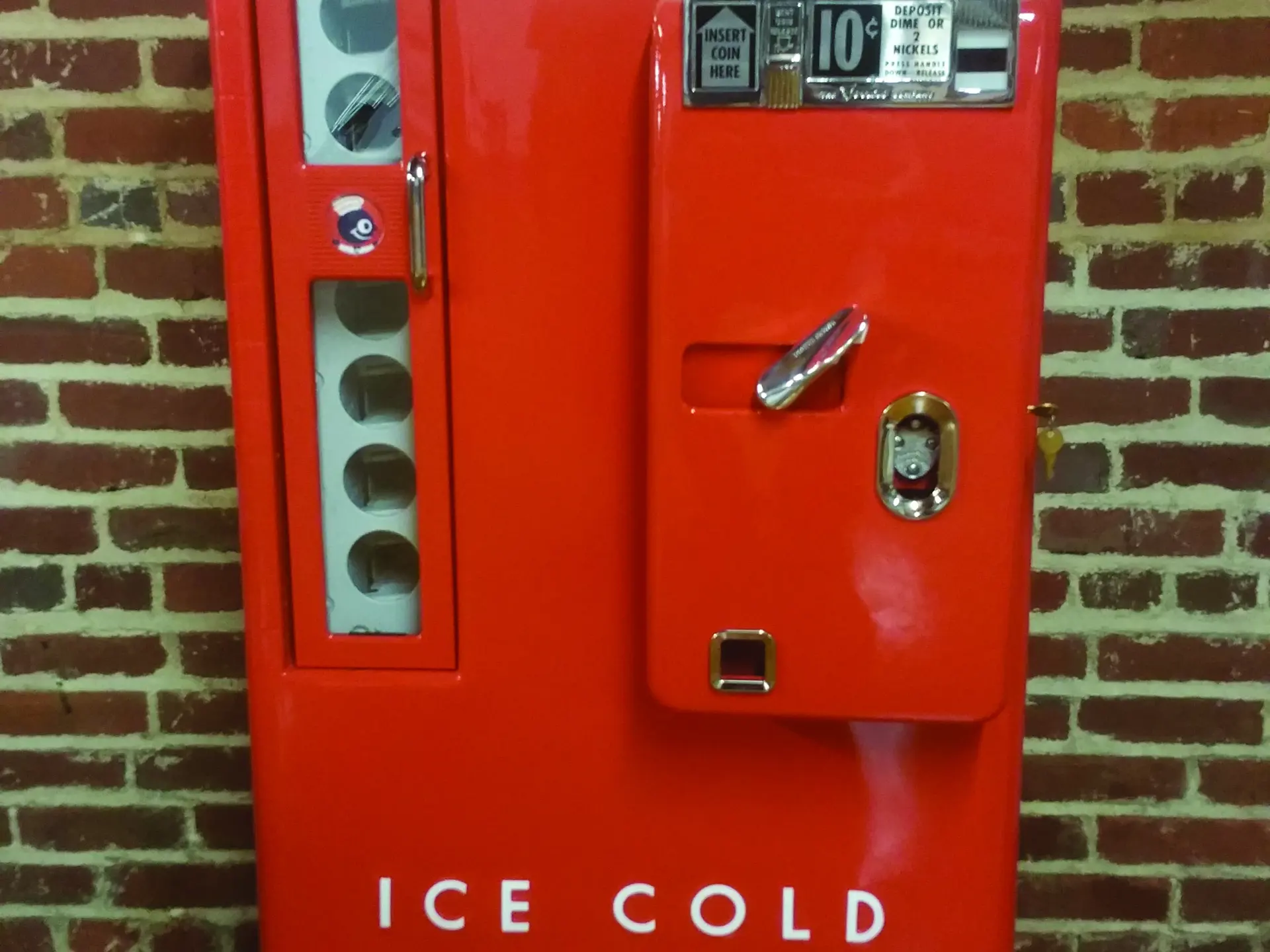 Vendo 81 - Vintage Orange Crush Soda Machine | Auburn Fall 2017 | RM ...