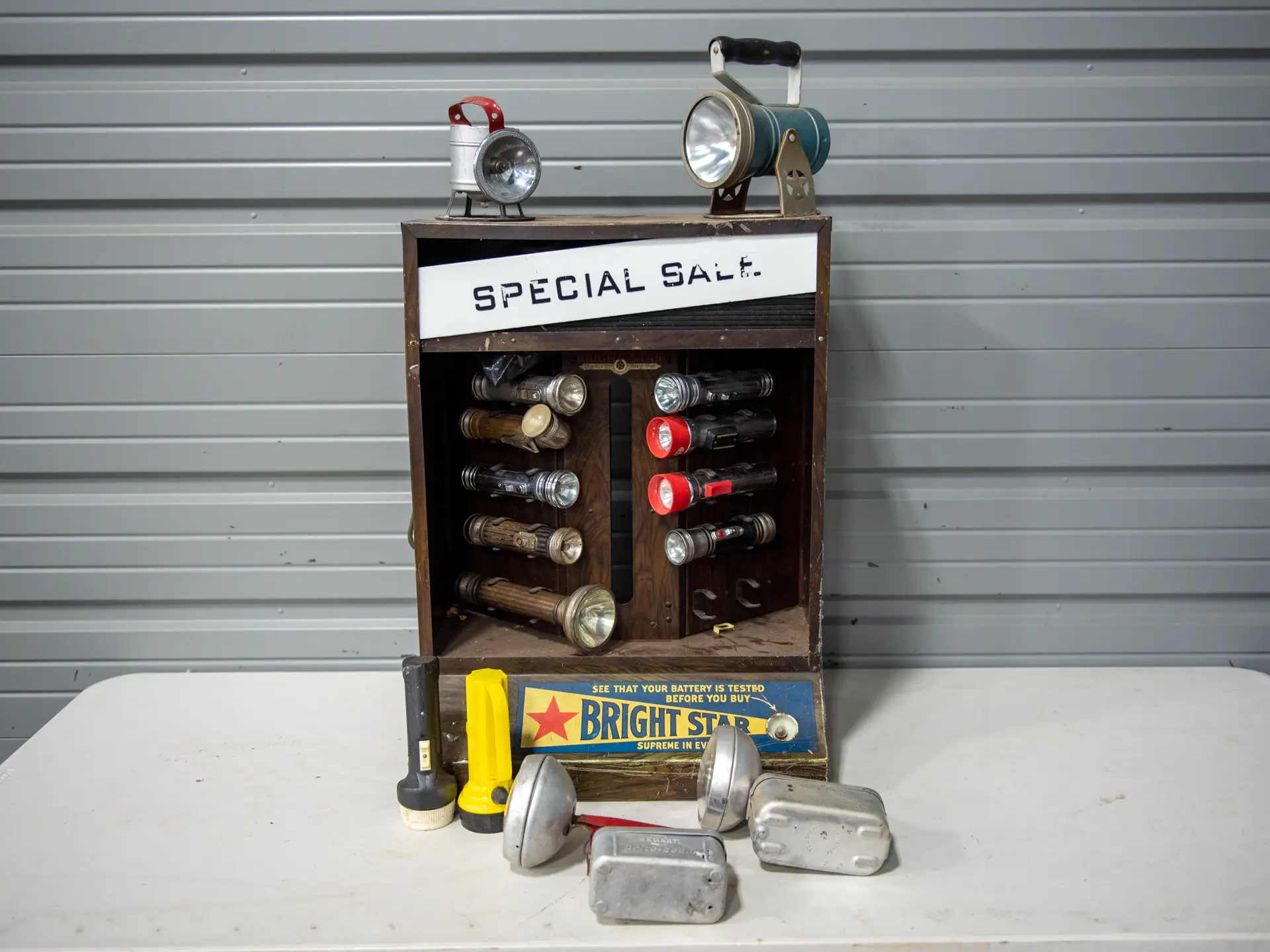 Bright Star Flashlight Display | Auburn Fall 2021 | RM Sotheby's