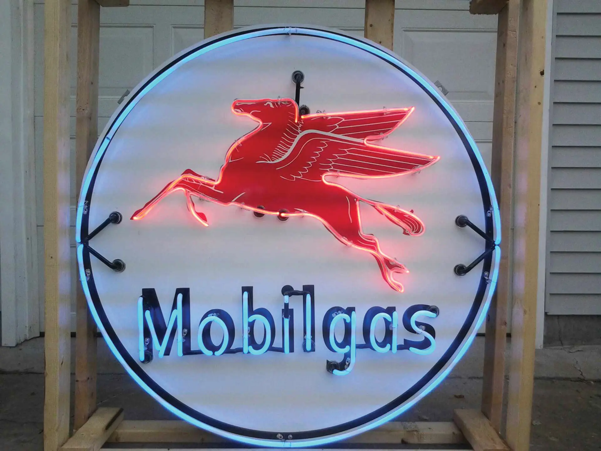 Mobil Neon Sign, 48in, Brand New, SSTN | Fort Lauderdale 2015 | RM ...