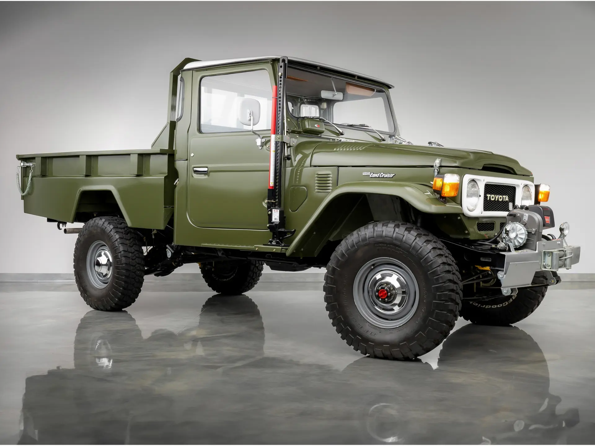 1983 Toyota FJ45 Land Cruiser Pickup | Arizona 2024 | RM Sotheby's