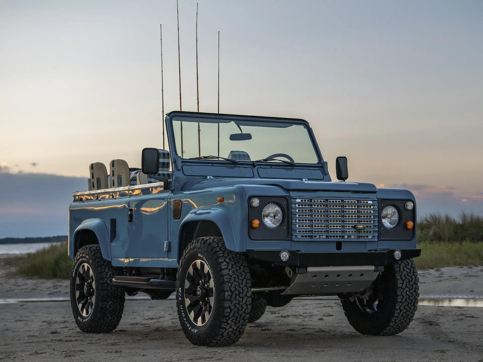 1992 Land Rover Defender 90 "Marlin" Resto Mod | Fort Lauderdale 2022 ...