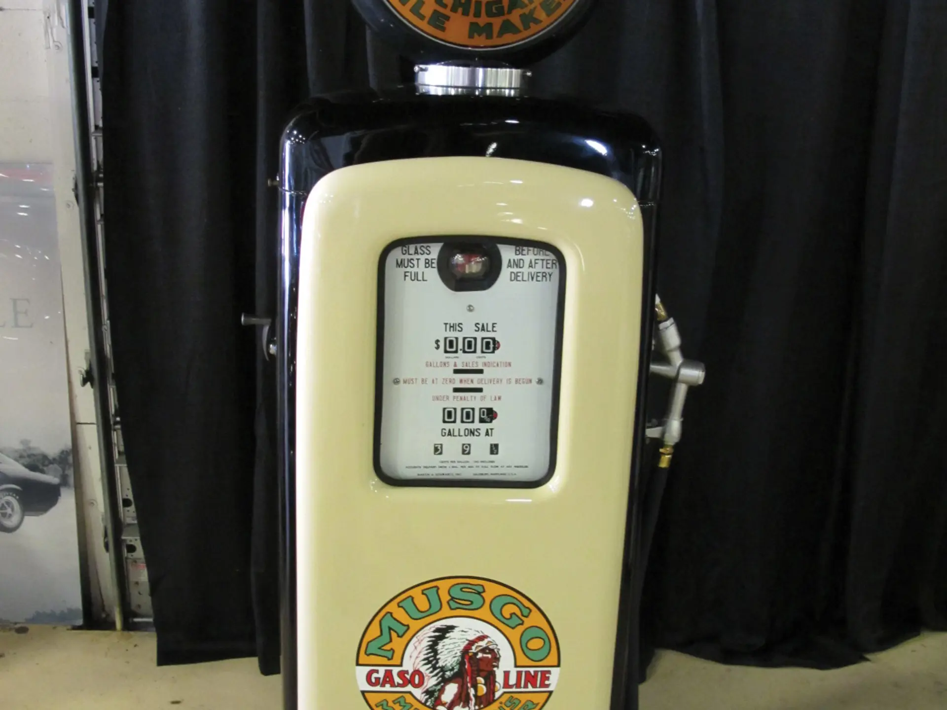 Musgo Gasoline Gas Pump | Fort Lauderdale 2011 | RM Sotheby's