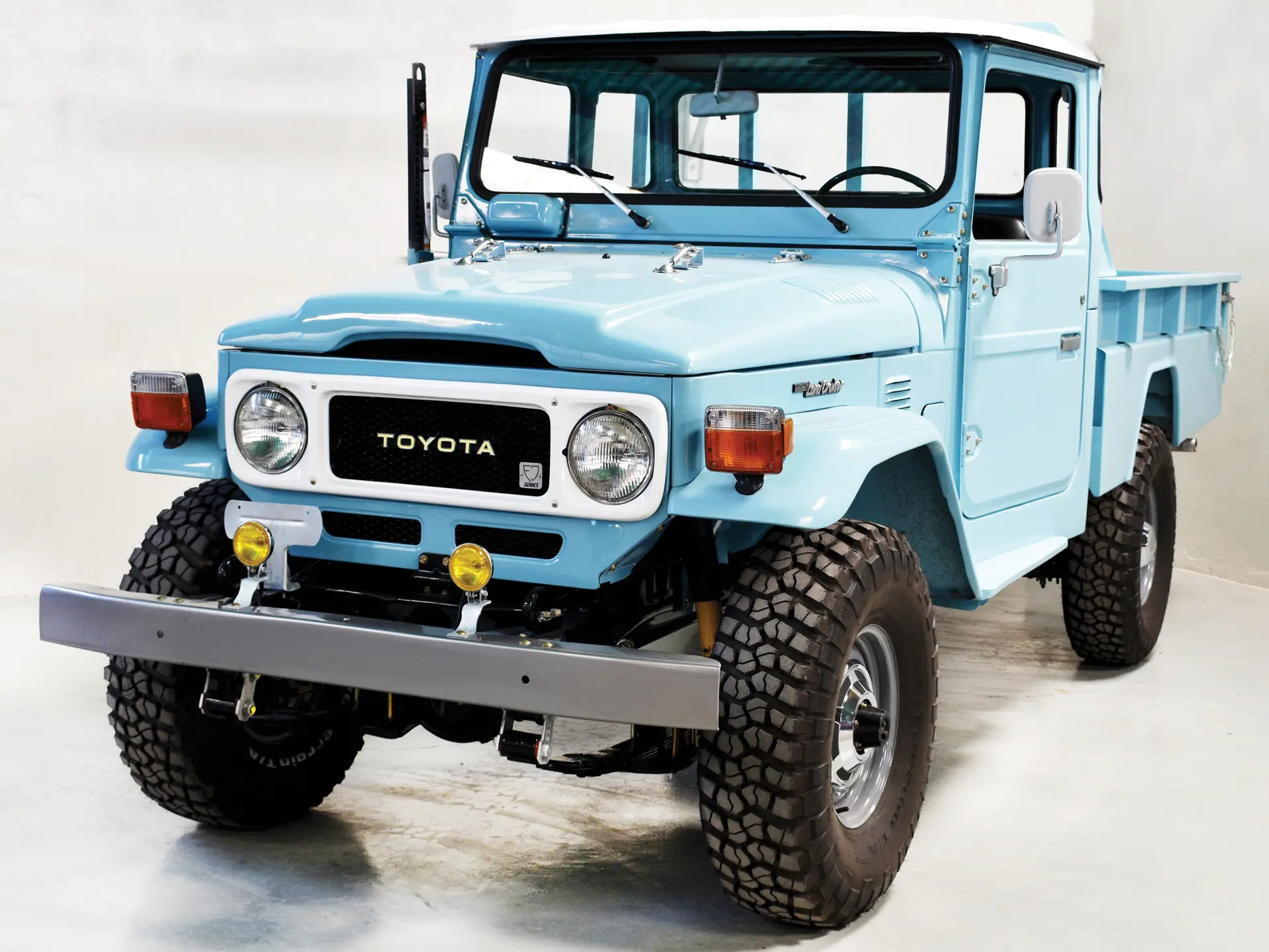 1986 Toyota FJ45 Land Cruiser Pickup | Auburn Fall 2020 | RM Sotheby's