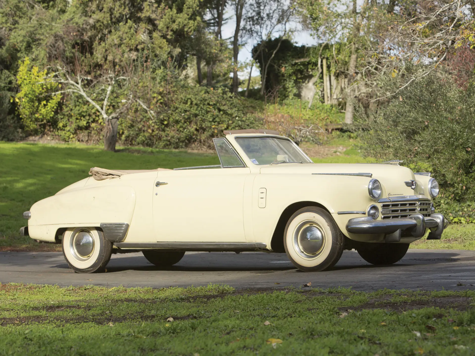 1948 Studebaker Commander Regal Deluxe | Auburn Fall 2013 | RM Sotheby's
