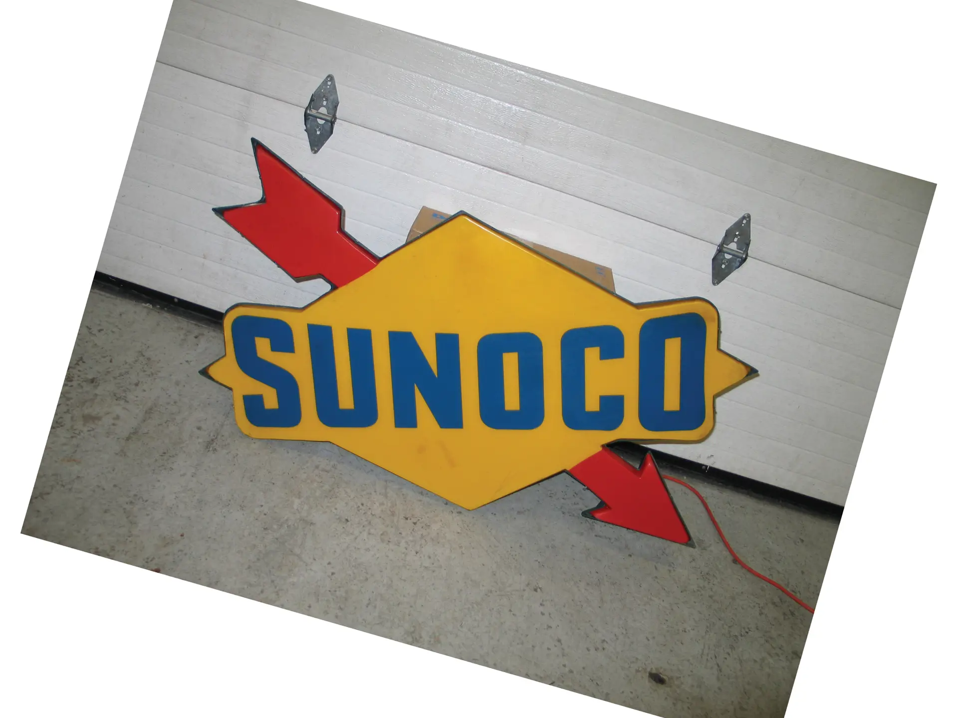 1960 Lighted plastic wall hanging Sunoco Sign. Nice piece with the famous red arrow. | The ...