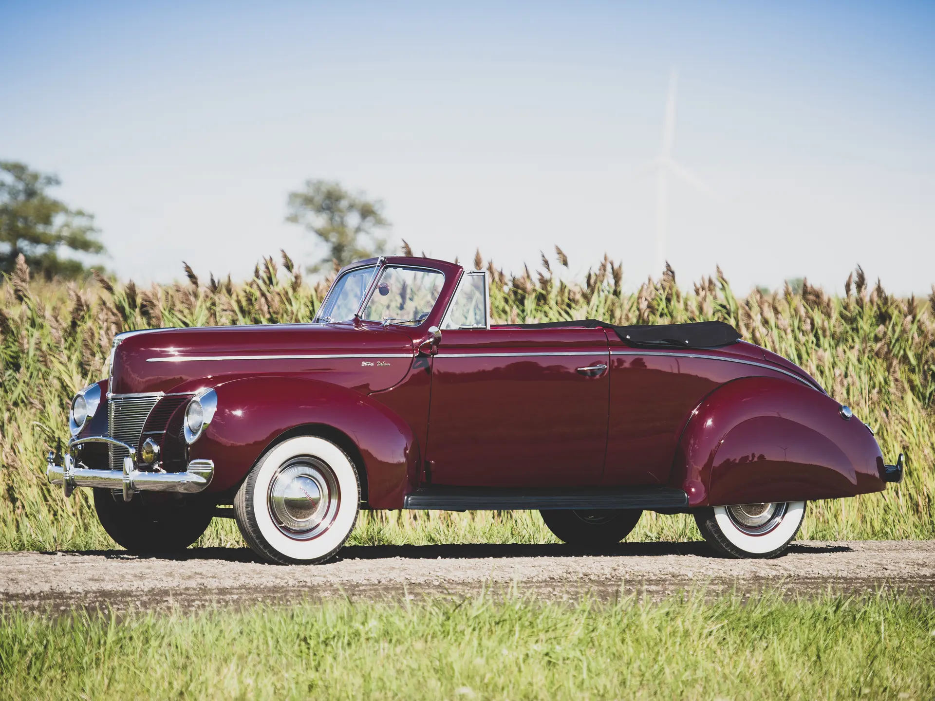 1940 Ford V-8 DeLuxe Convertible | Hershey 2018 | RM Sotheby's