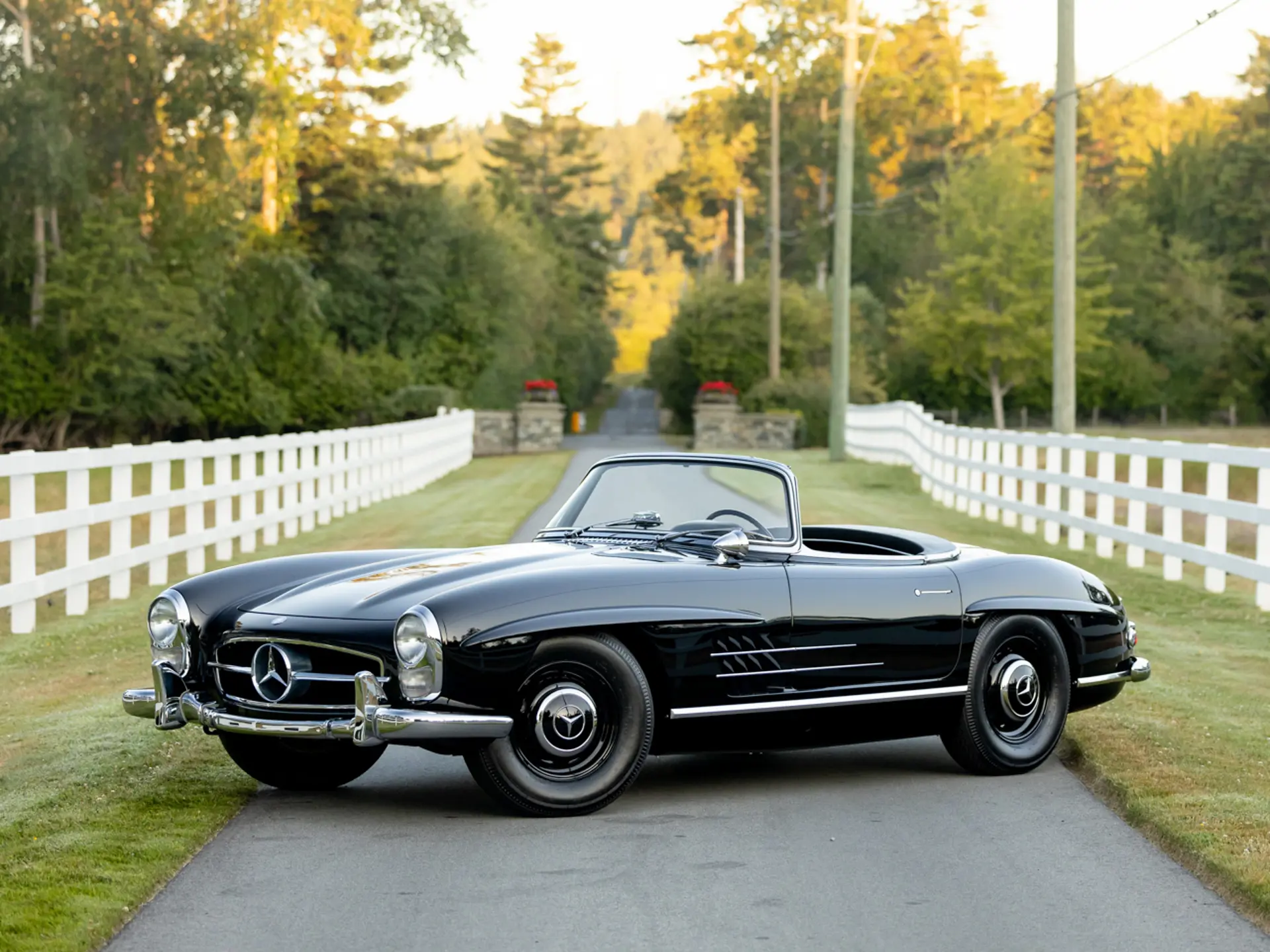 1963 Mercedes-Benz 300 SL Roadster | Miami 2024 | RM Sotheby's