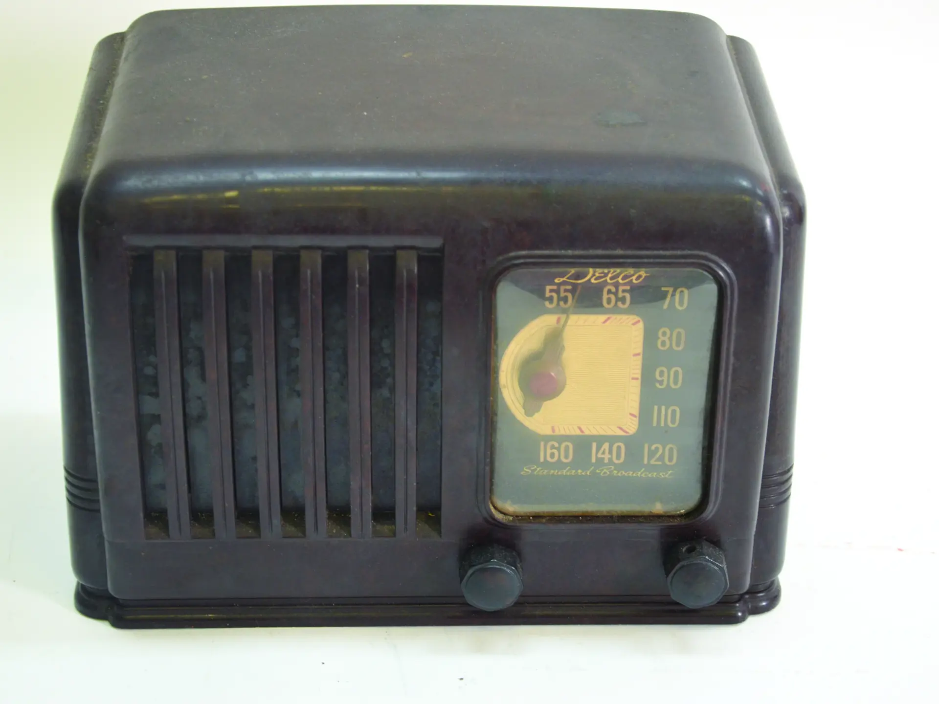 A Delco Bakelite vintage radio. | Auburn Fall 2016 | RM Sotheby's