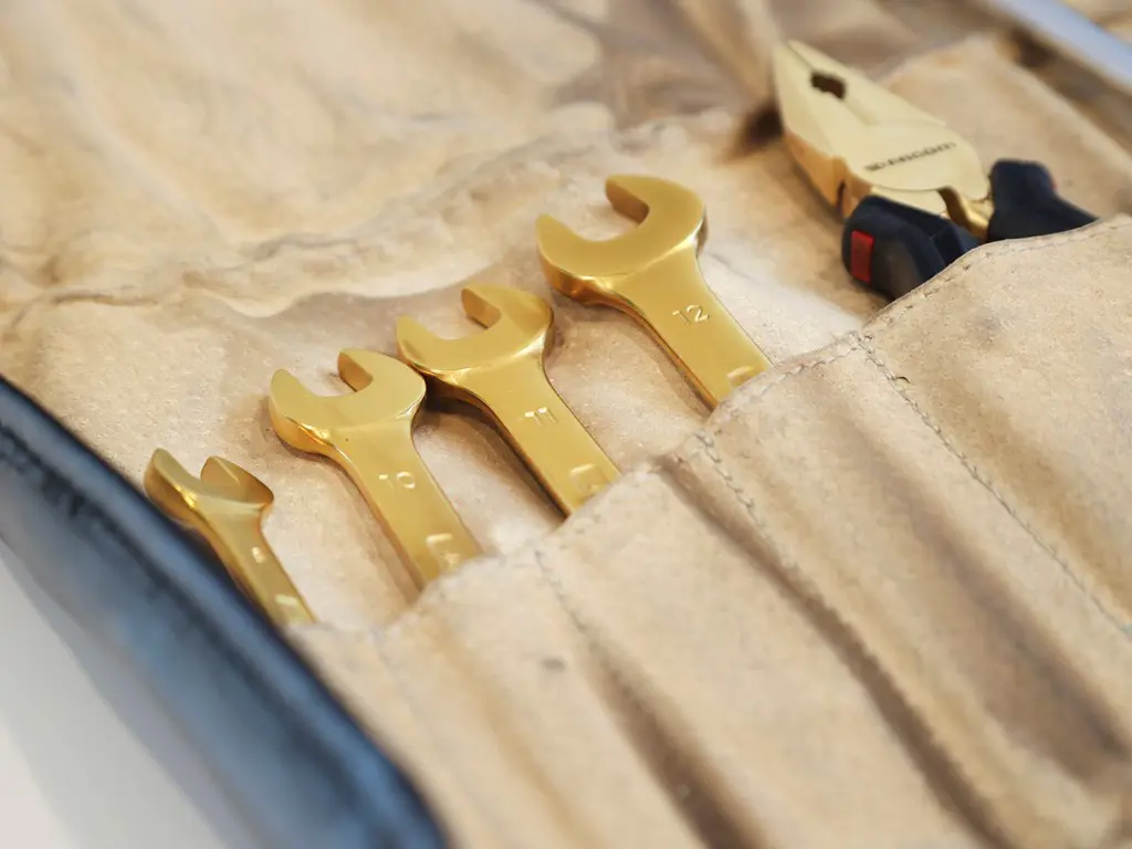 Golden Tools: Titanium McLaren F1 Tool Set to Be Auctioned This Month ...