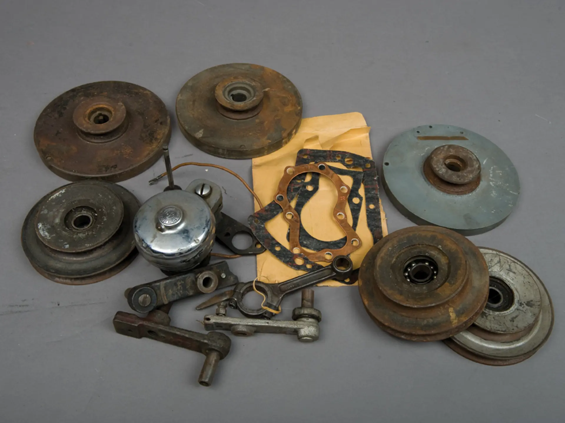 Whizzer Motorbike Parts | Joe's Garage - The MacPherson Collection | RM ...