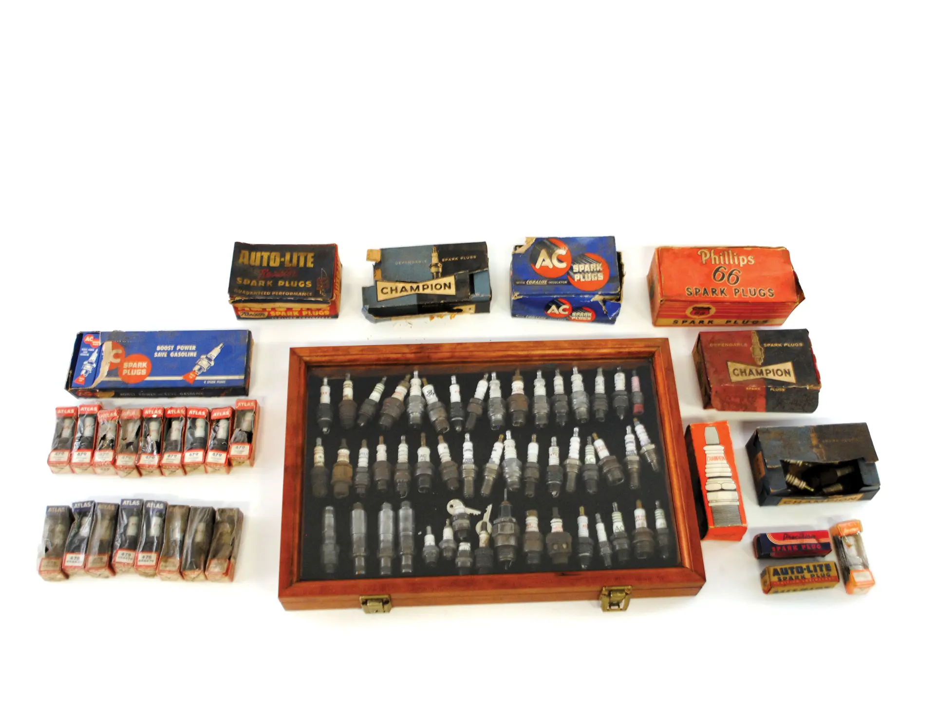 A good collection of early spark plugs | Auburn Spring 2016 | RM Sotheby's