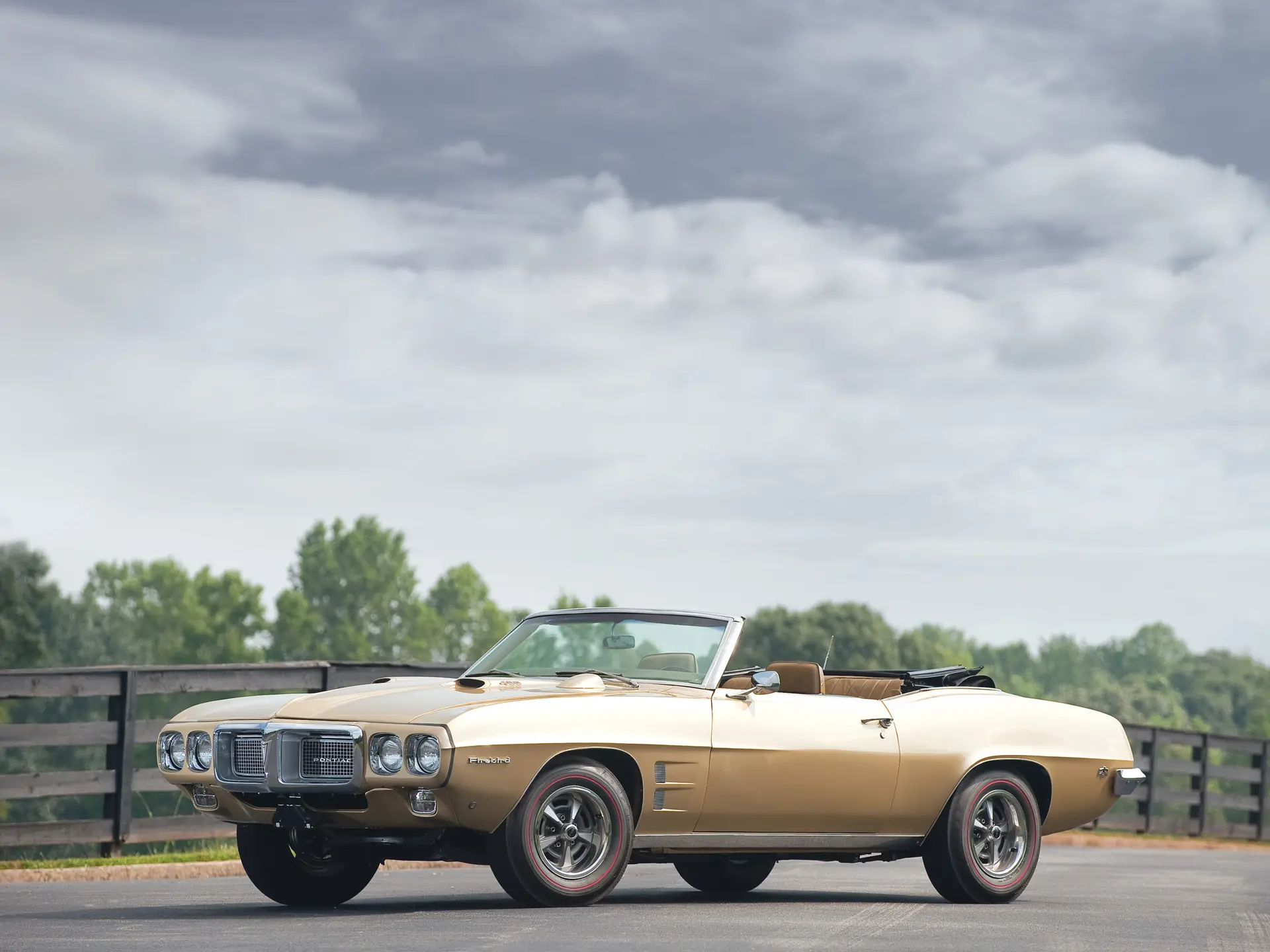 1969 Pontiac Firebird | The Milton Robson Collection | RM Sotheby's