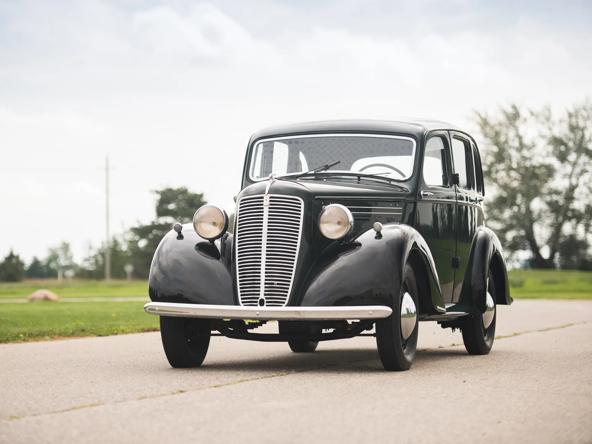 1940 Morris Ten Series M Saloon | Hershey 2016 | RM Sotheby's