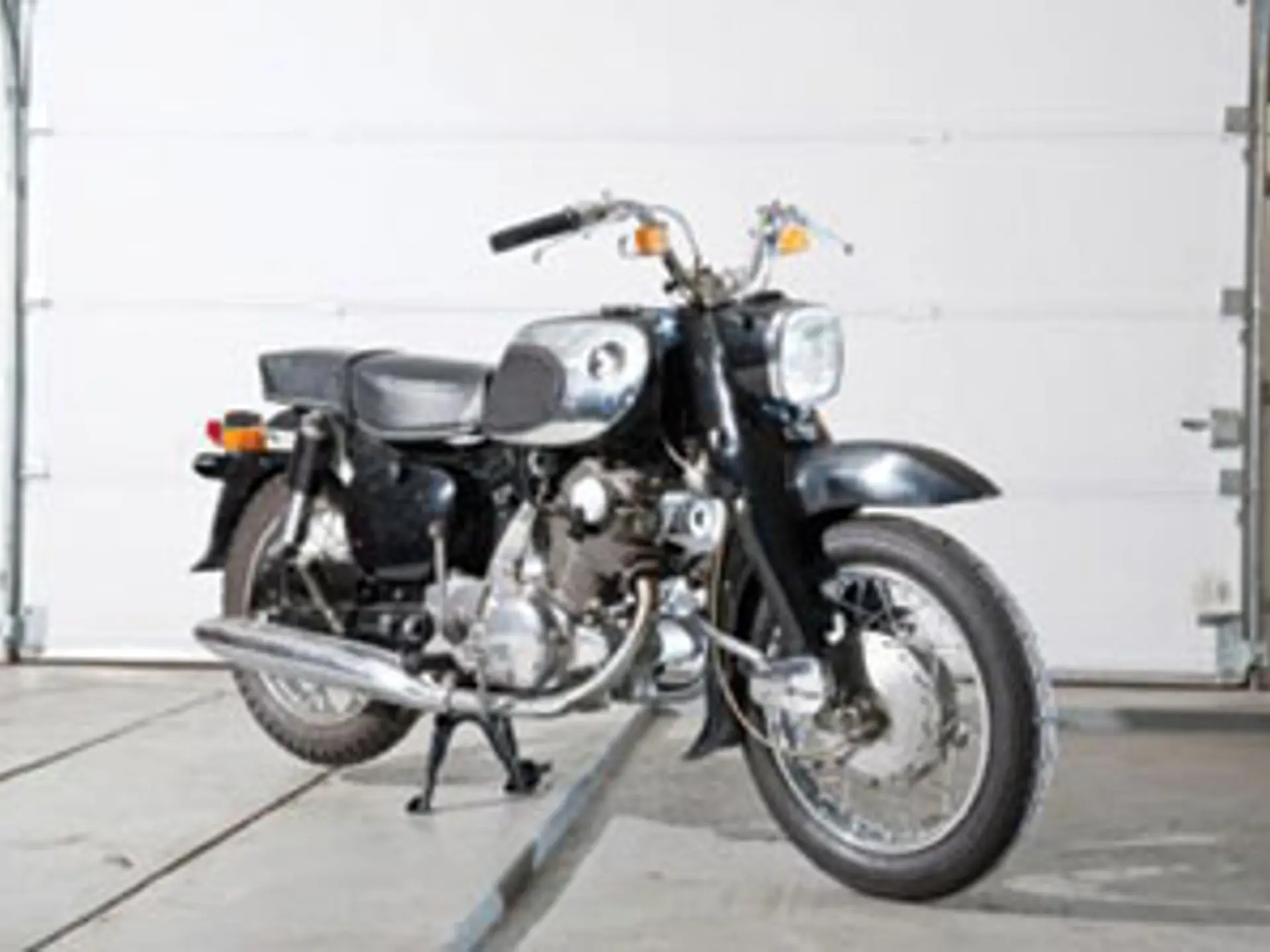 1965 Honda 305 Dream | Las Vegas Premier Motorcycle Auction | RM Sotheby's