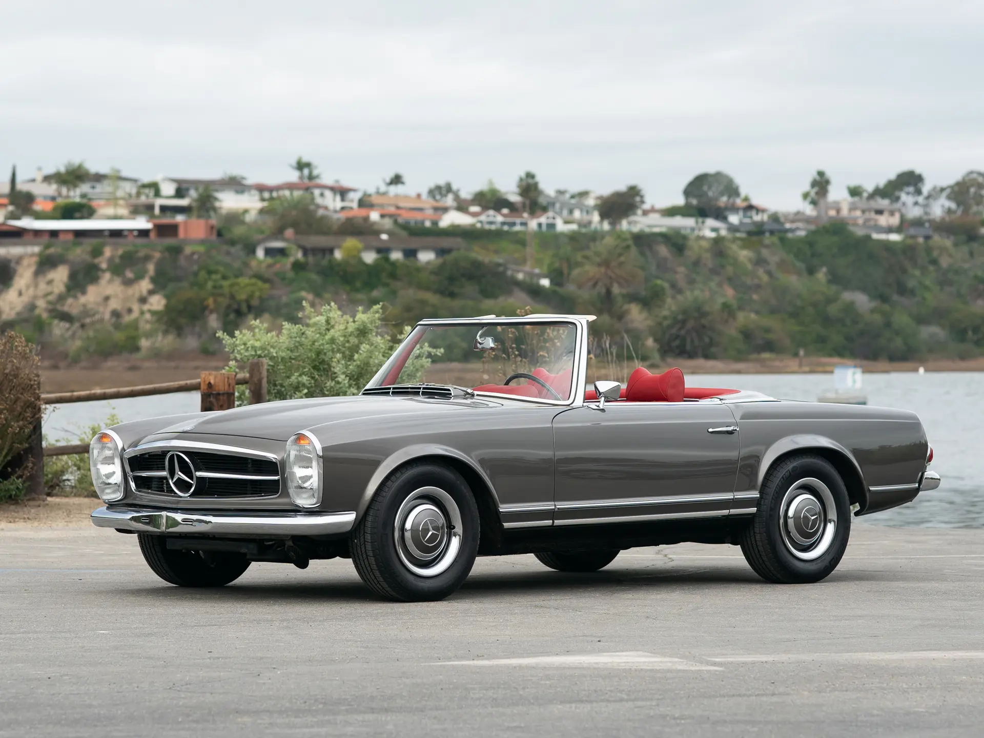 1967 Mercedes-Benz 250 SL 'Pagoda' | Amelia Island 2023 | RM Sotheby's