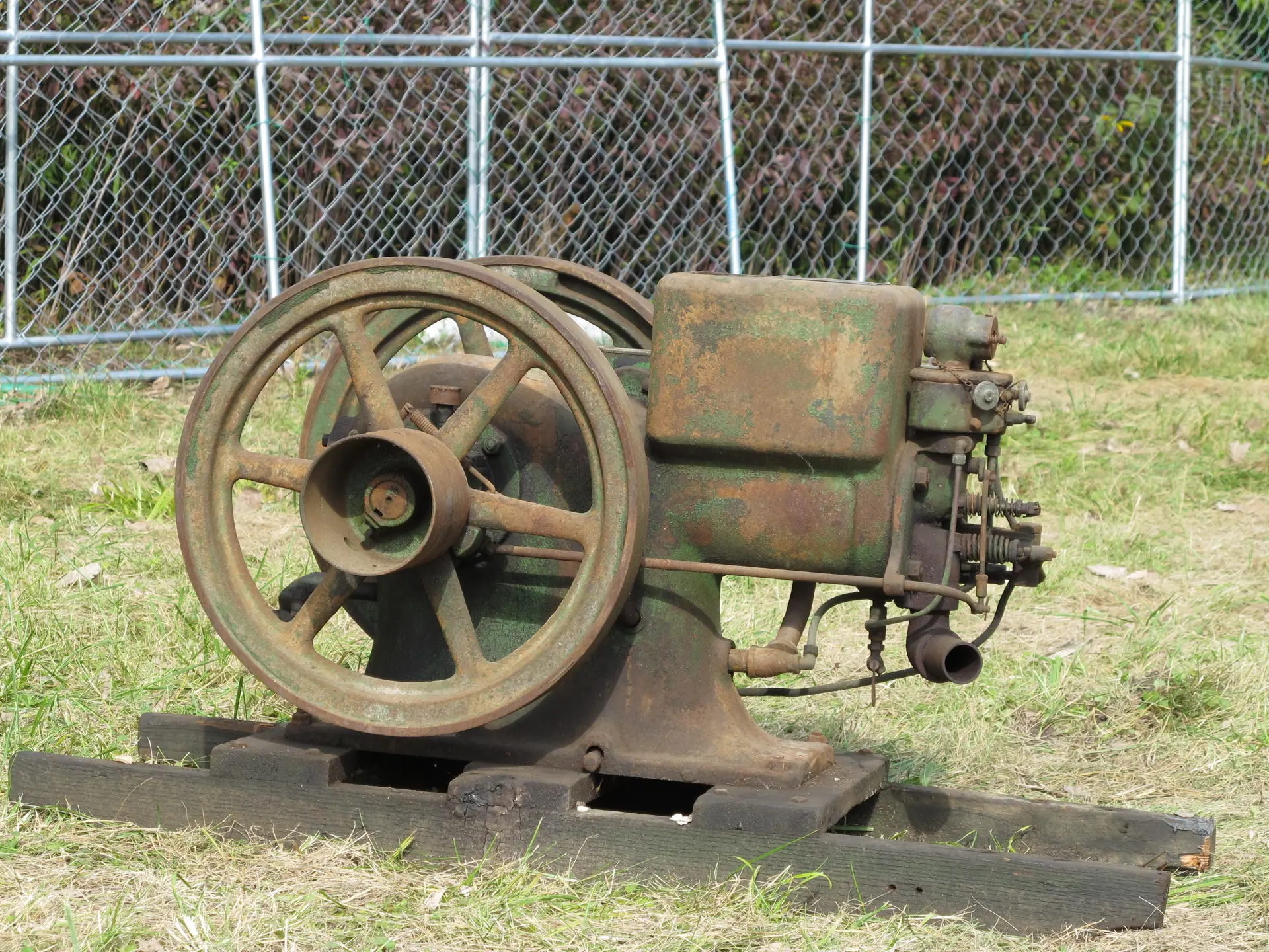 McCormick Deering hit & miss engine | The Lee Roy Hartung Collection ...